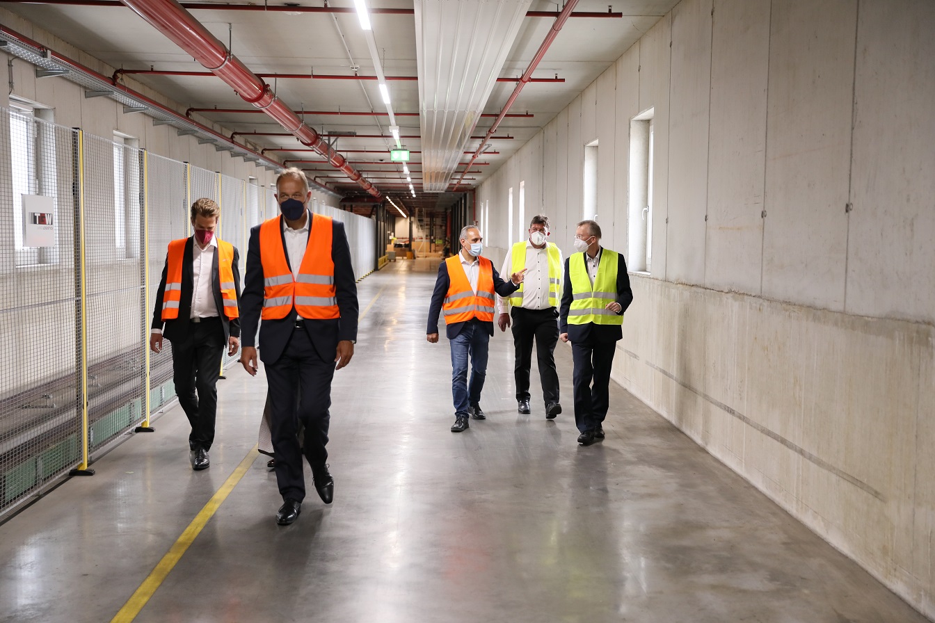 European Parliament Member Ismail Ertug visits LKQ Europe’s Logistics ...